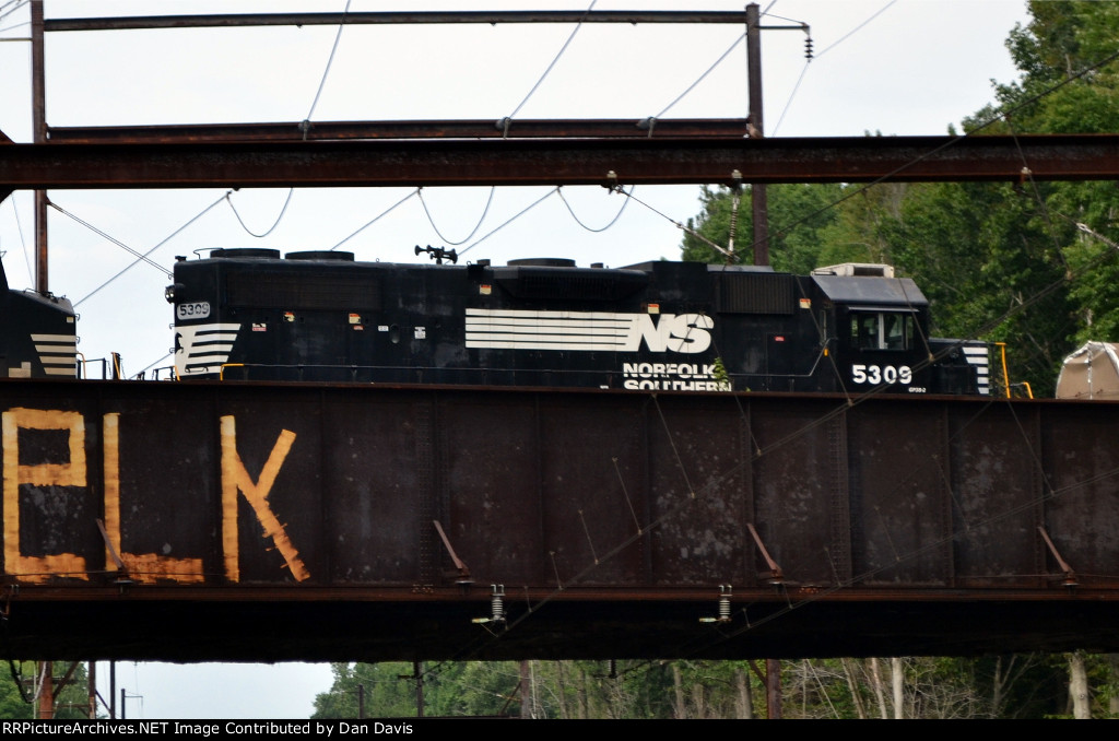 NS GP38-2 5309 trails on 17G